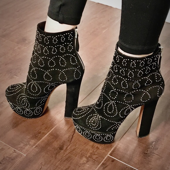 Best in Shoes Party on Poshmark